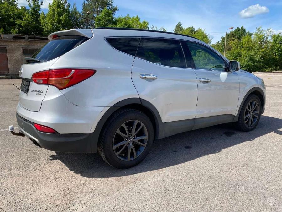 Pelēks Hyundai Santa Fe 2013 Raseiniai, ar dzinēja tilpumu 2.20 L un nobraukumu 371 tūkst. km par 7300 €, foto 4 vietnē AUTOMOTO.COM.LV