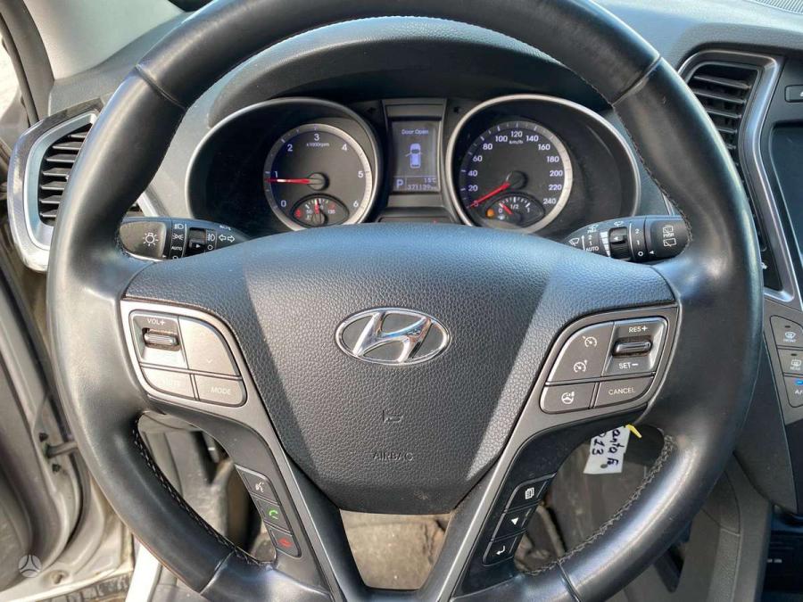 Pelēks Hyundai Santa Fe 2013 Raseiniai, ar dzinēja tilpumu 2.20 L un nobraukumu 371 tūkst. km par 7300 €, foto 14 vietnē AUTOMOTO.COM.LV