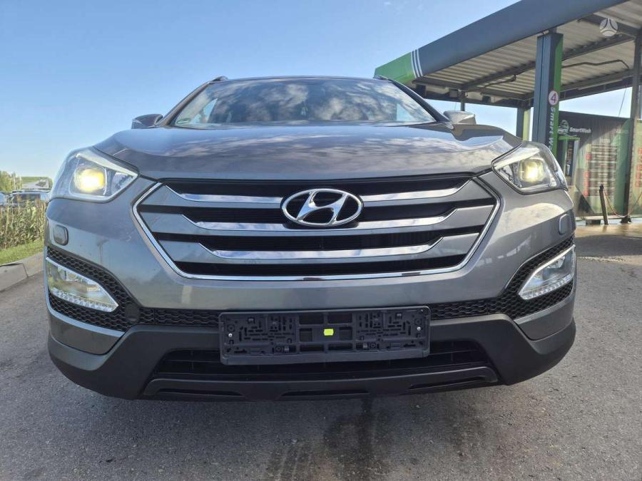 Pelēks Hyundai Santa Fe 2013 Utena, ar dzinēja tilpumu 2.20 L un nobraukumu 241 tūkst. km par 8950 €, foto 4 vietnē AUTOMOTO.COM.LV