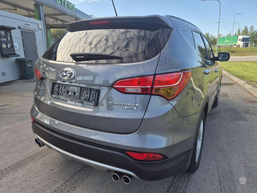 Pelēks Hyundai Santa Fe 2013 Utena, ar dzinēja tilpumu 2.20 L un nobraukumu 241 tūkst. km par 8950 €, foto 7 vietnē AUTOMOTO.COM.LV