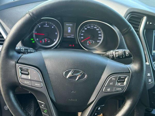 Pelēks Hyundai Santa Fe 2013 Utena, ar dzinēja tilpumu 2.20 L un nobraukumu 241 tūkst. km par 8950 €, foto 11 vietnē AUTOMOTO.COM.LV