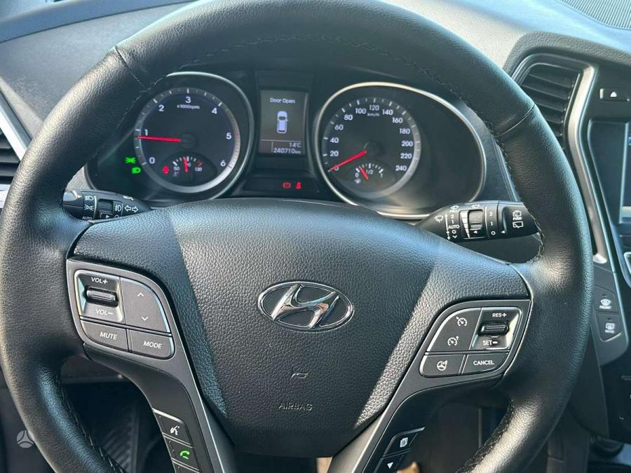 Pelēks Hyundai Santa Fe 2013 Utena, ar dzinēja tilpumu 2.20 L un nobraukumu 241 tūkst. km par 8950 €, foto 11 vietnē AUTOMOTO.COM.LV