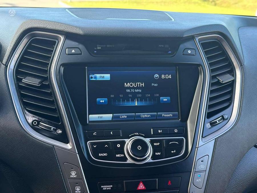 Pelēks Hyundai Santa Fe 2013 Utena, ar dzinēja tilpumu 2.20 L un nobraukumu 241 tūkst. km par 8950 €, foto 12 vietnē AUTOMOTO.COM.LV