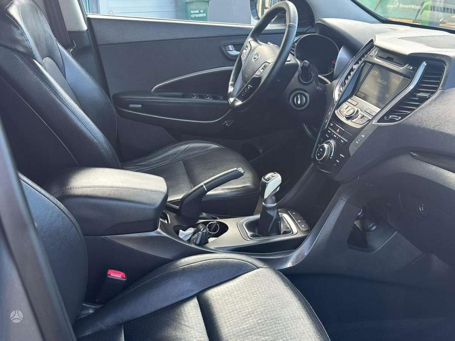 Pelēks Hyundai Santa Fe 2013 Utena, ar dzinēja tilpumu 2.20 L un nobraukumu 241 tūkst. km par 8950 €, foto 16 vietnē AUTOMOTO.COM.LV