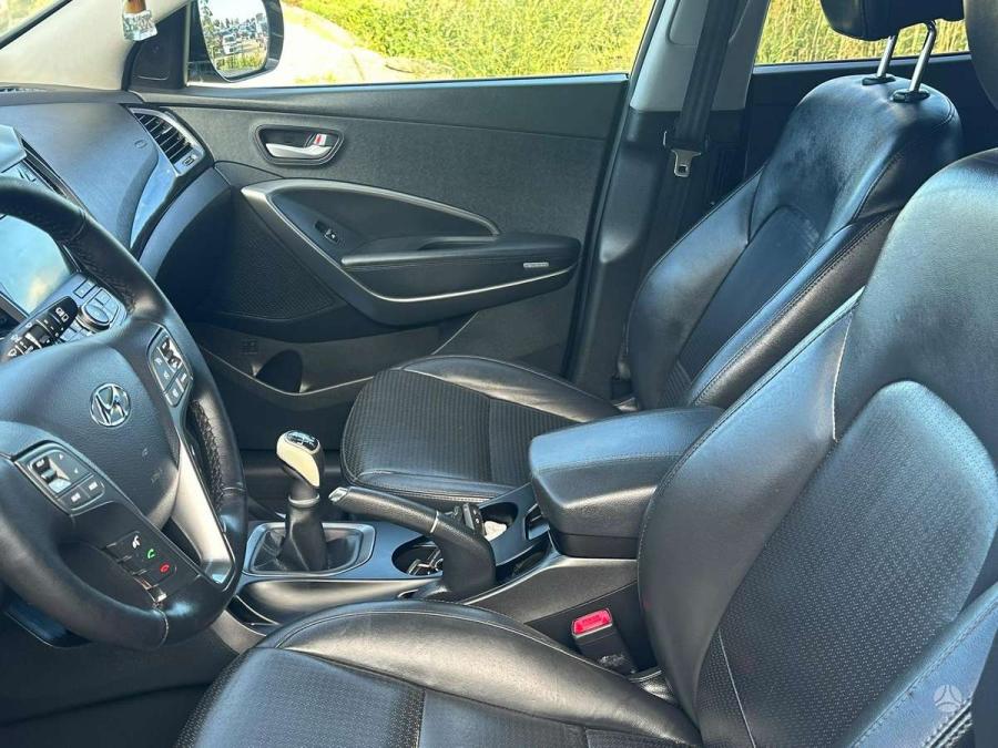 Pelēks Hyundai Santa Fe 2013 Utena, ar dzinēja tilpumu 2.20 L un nobraukumu 241 tūkst. km par 8950 €, foto 20 vietnē AUTOMOTO.COM.LV