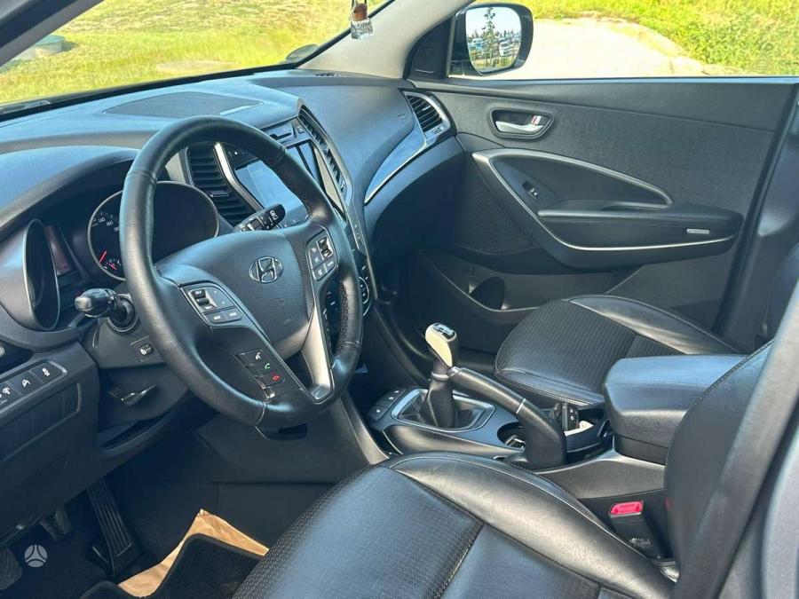 Pelēks Hyundai Santa Fe 2013 Utena, ar dzinēja tilpumu 2.20 L un nobraukumu 241 tūkst. km par 8950 €, foto 21 vietnē AUTOMOTO.COM.LV