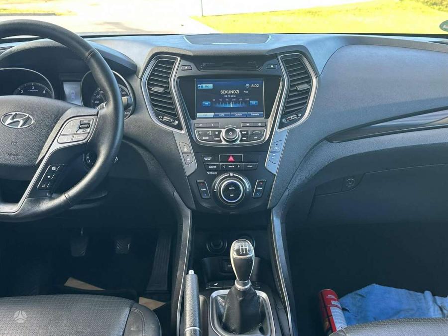 Pelēks Hyundai Santa Fe 2013 Utena, ar dzinēja tilpumu 2.20 L un nobraukumu 241 tūkst. km par 8950 €, foto 23 vietnē AUTOMOTO.COM.LV