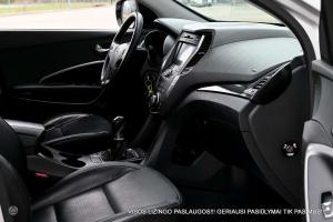 Grey Hyundai Santa Fe 2013 in Kretinga, with an engine capacity of 2.00 L and mileage of 269 thousand km for 8999 €, photo 23 on AUTOMOTO.COM.LV