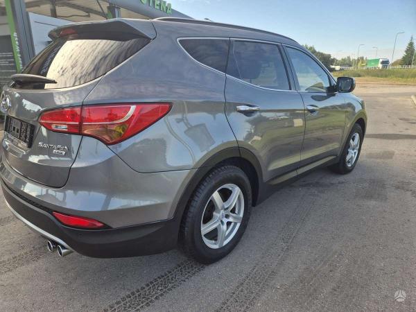 Pelēks Hyundai Santa Fe 2013 Utena, ar dzinēja tilpumu 2.20 L un nobraukumu 241 tūkst. km par 8850 €, foto 4 vietnē AUTOMOTO.COM.LV