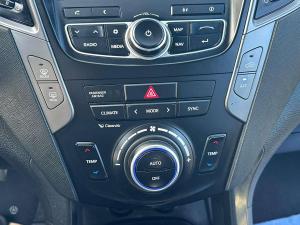 Pelēks Hyundai Santa Fe 2013 Utena, ar dzinēja tilpumu 2.20 L un nobraukumu 241 tūkst. km par 8850 €, foto 24 vietnē AUTOMOTO.COM.LV