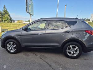 Grey Hyundai Santa Fe 2013 in Utena, with an engine capacity of 2.20 L and mileage of 241 thousand km for 8850 €, photo 10 on AUTOMOTO.COM.LV