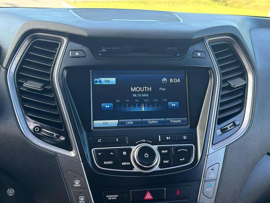 Grey Hyundai Santa Fe 2013 in Utena, with an engine capacity of 2.20 L and mileage of 241 thousand km for 8850 €, photo 24 on AUTOMOTO.COM.LV