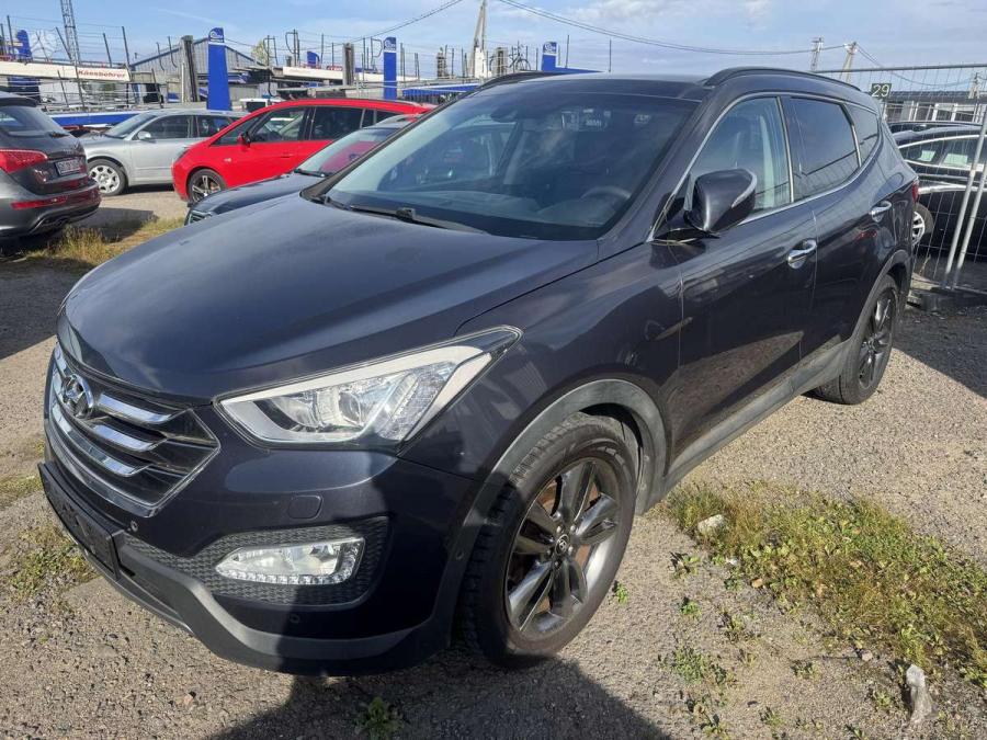 Grey Hyundai Santa Fe 2013 in Kaunas, with an engine capacity of 2.19 L and mileage of 257 thousand km for 8600 €, photo 1 on AUTOMOTO.COM.LV