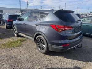 Grey Hyundai Santa Fe 2013 in Kaunas, with an engine capacity of 2.19 L and mileage of 257 thousand km for 8600 €, photo 4 on AUTOMOTO.COM.LV