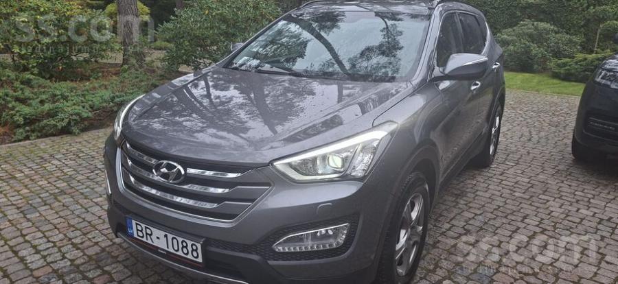 Grey Hyundai Santa Fe 2013 in Jurmala, with an engine capacity of 2.20 L and mileage of 169 thousand km for 10000 €, photo 1 on AUTOMOTO.COM.LV
