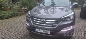 Grey Hyundai Santa Fe 2013 in Jurmala, with an engine capacity of 2.20 L and mileage of 169 thousand km for 10000 €, photo 3 on AUTOMOTO.COM.LV