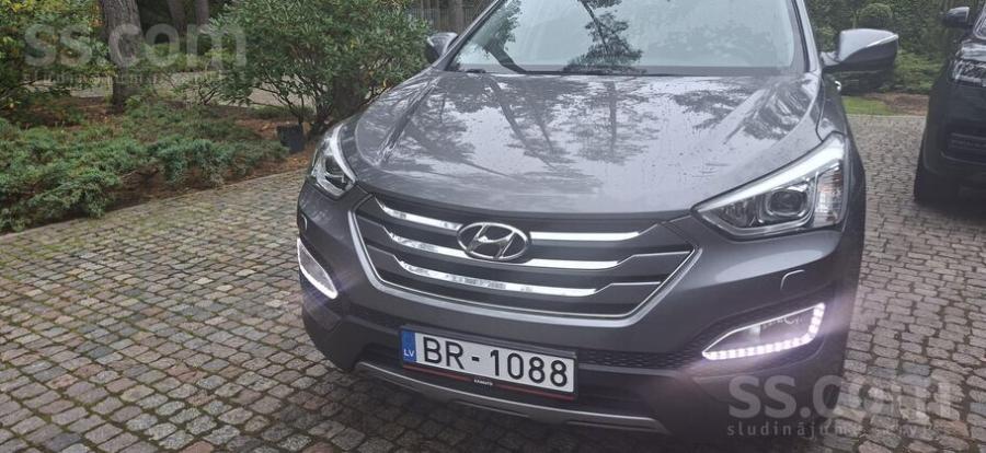 Grey Hyundai Santa Fe 2013 in Jurmala, with an engine capacity of 2.20 L and mileage of 169 thousand km for 10000 €, photo 3 on AUTOMOTO.COM.LV