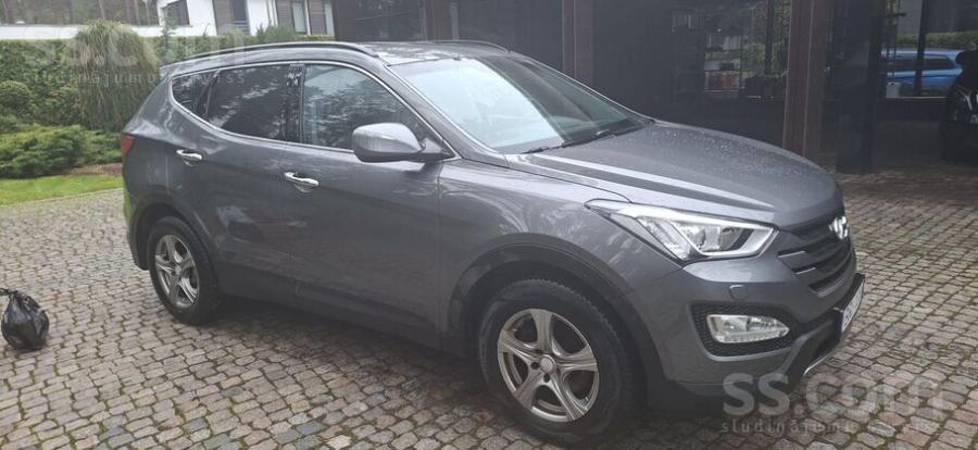 Grey Hyundai Santa Fe 2013 in Jurmala, with an engine capacity of 2.20 L and mileage of 169 thousand km for 10000 €, photo 5 on AUTOMOTO.COM.LV