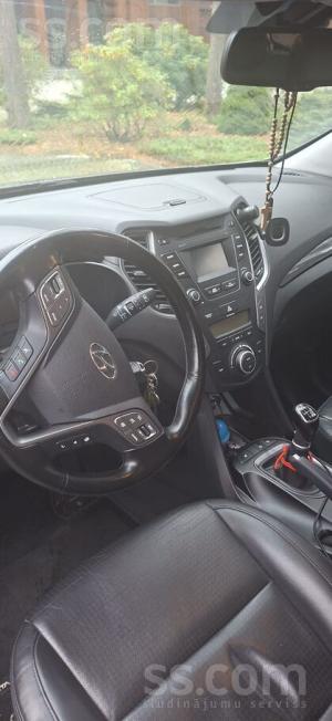Grey Hyundai Santa Fe 2013 in Jurmala, with an engine capacity of 2.20 L and mileage of 169 thousand km for 10000 €, photo 15 on AUTOMOTO.COM.LV