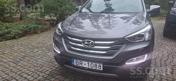 Pelēks Hyundai Santa Fe 2013 Jūrmala, ar dzinēja tilpumu 2.20 L un nobraukumu 169 tūkst. km par 10000 €, foto 3 vietnē AUTOMOTO.COM.LV