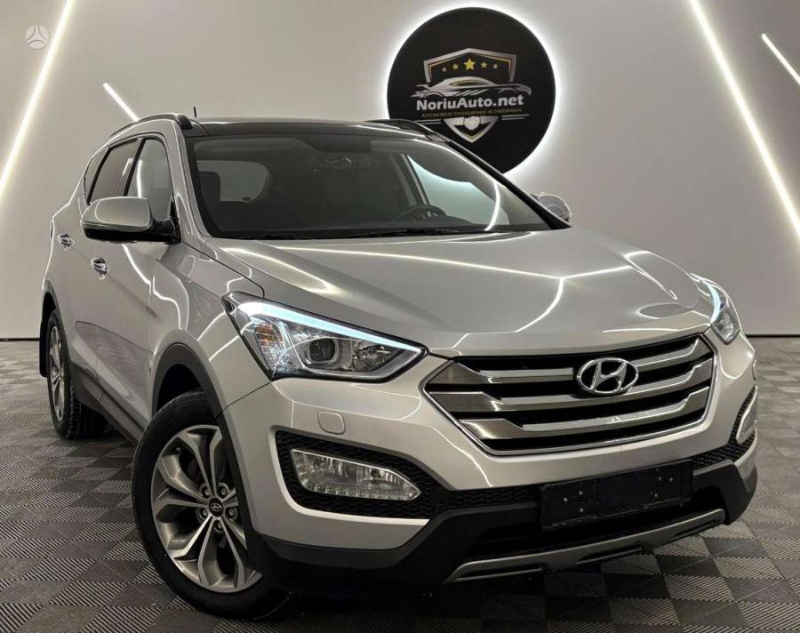 Grey Hyundai Santa Fe 2014 in Marijampole, with an engine capacity of 2.19 L and mileage of 223 thousand km for 10650 €, photo 1 on AUTOMOTO.COM.LV