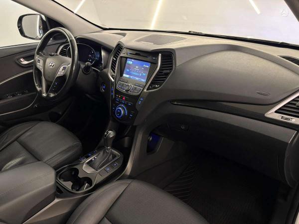 Pelēks Hyundai Santa Fe 2014 Marijampole, ar dzinēja tilpumu 2.19 L un nobraukumu 223 tūkst. km par 10650 €, foto 7 vietnē AUTOMOTO.COM.LV