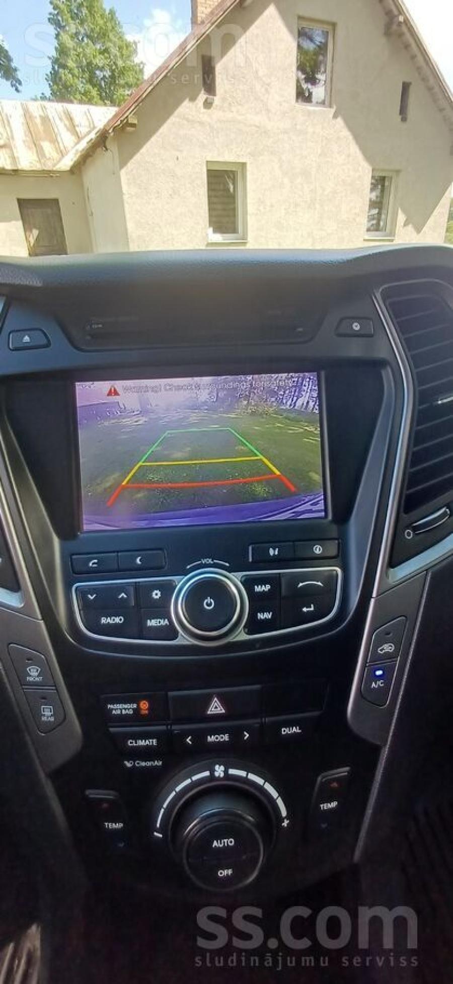 Pelēks Hyundai Santa Fe 2014 Madona, ar dzinēja tilpumu 2.20 L un nobraukumu 255 tūkst. km par 12000 €, foto 10 vietnē AUTOMOTO.COM.LV
