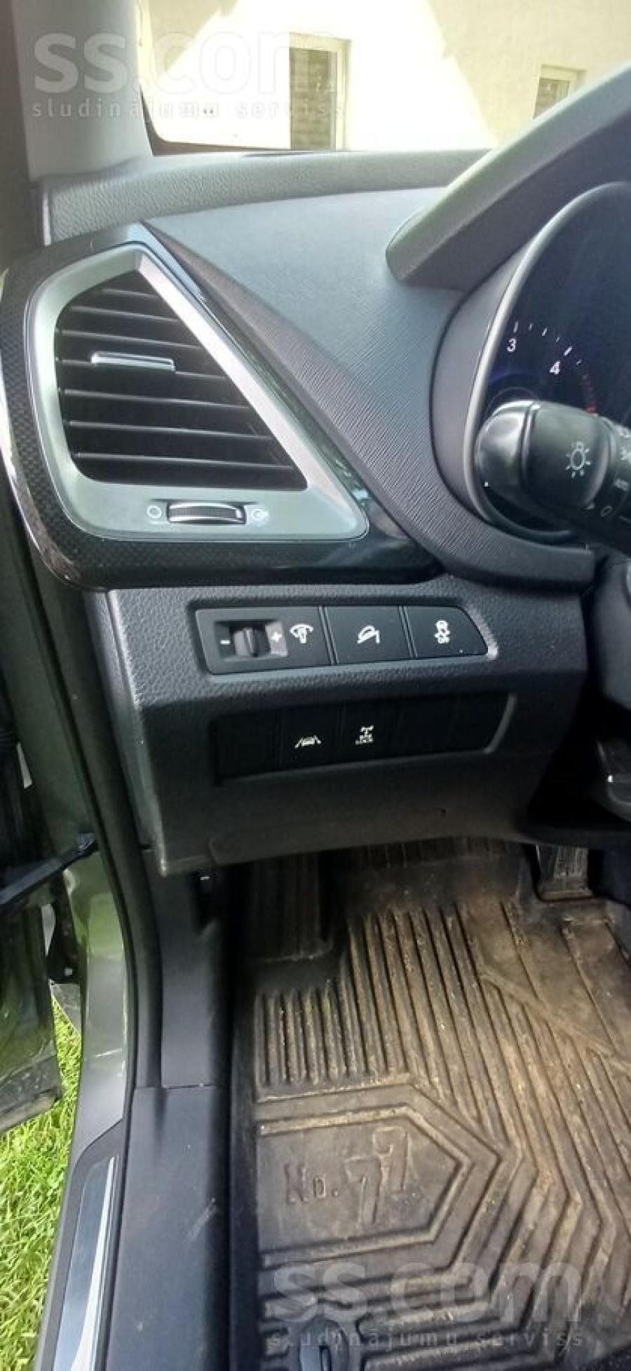 Pelēks Hyundai Santa Fe 2014 Madona, ar dzinēja tilpumu 2.20 L un nobraukumu 255 tūkst. km par 12000 €, foto 11 vietnē AUTOMOTO.COM.LV