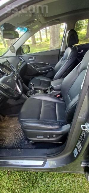 Pelēks Hyundai Santa Fe 2014 Madona, ar dzinēja tilpumu 2.20 L un nobraukumu 255 tūkst. km par 12000 €, foto 13 vietnē AUTOMOTO.COM.LV