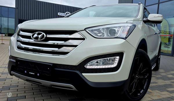 Grey Hyundai Santa Fe 2014 in Siauliai, with an engine capacity of 2.00 L and mileage of 189 thousand km for 10950 €, photo 6 on AUTOMOTO.COM.LV
