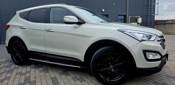 Grey Hyundai Santa Fe 2014 in Siauliai, with an engine capacity of 2.00 L and mileage of 189 thousand km for 10950 €, photo 9 on AUTOMOTO.COM.LV
