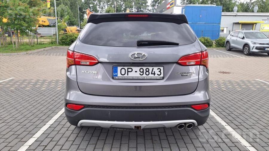 Pelēks Hyundai Santa Fe 2014 Rīga, ar dzinēja tilpumu 2.20 L un nobraukumu 174 tūkst. km par 13400 €, foto 5 vietnē AUTOMOTO.COM.LV