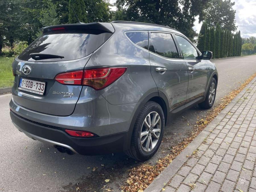 Grey Hyundai Santa Fe 2014 in Taurage, with an engine capacity of 2.00 L and mileage of 260 thousand km for 7800 €, photo 4 on AUTOMOTO.COM.LV