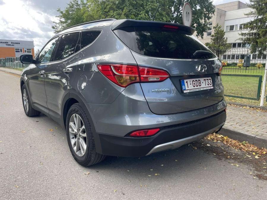 Grey Hyundai Santa Fe 2014 in Taurage, with an engine capacity of 2.00 L and mileage of 260 thousand km for 7800 €, photo 5 on AUTOMOTO.COM.LV