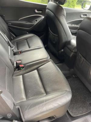 Grey Hyundai Santa Fe 2014 in Taurage, with an engine capacity of 2.00 L and mileage of 260 thousand km for 7800 €, photo 8 on AUTOMOTO.COM.LV