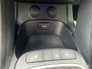 Grey Hyundai Santa Fe 2014 in Taurage, with an engine capacity of 2.00 L and mileage of 260 thousand km for 7800 €, photo 13 on AUTOMOTO.COM.LV
