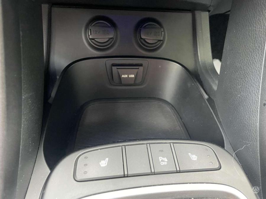 Grey Hyundai Santa Fe 2014 in Taurage, with an engine capacity of 2.00 L and mileage of 260 thousand km for 7800 €, photo 13 on AUTOMOTO.COM.LV
