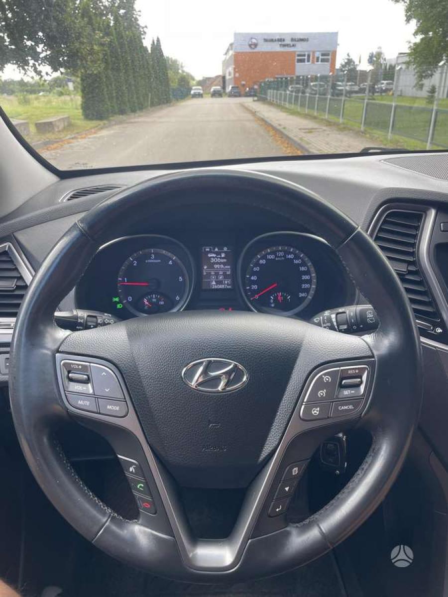 Grey Hyundai Santa Fe 2014 in Taurage, with an engine capacity of 2.00 L and mileage of 260 thousand km for 7800 €, photo 14 on AUTOMOTO.COM.LV