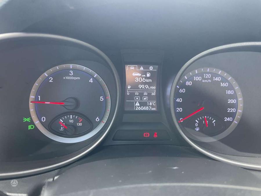 Grey Hyundai Santa Fe 2014 in Taurage, with an engine capacity of 2.00 L and mileage of 260 thousand km for 7800 €, photo 15 on AUTOMOTO.COM.LV