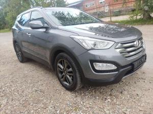 Grey Hyundai Santa Fe 2014 in Ukmerge, with an engine capacity of 2.20 L and mileage of 253 thousand km for 9000 €, photo 3 on AUTOMOTO.COM.LV