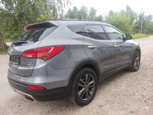 Grey Hyundai Santa Fe 2014 in Ukmerge, with an engine capacity of 2.20 L and mileage of 253 thousand km for 9000 €, photo 7 on AUTOMOTO.COM.LV