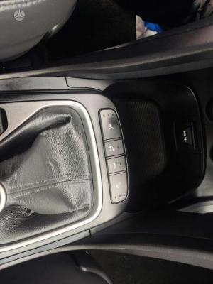 Grey Hyundai Santa Fe 2014 in Ukmerge, with an engine capacity of 2.20 L and mileage of 253 thousand km for 9000 €, photo 9 on AUTOMOTO.COM.LV