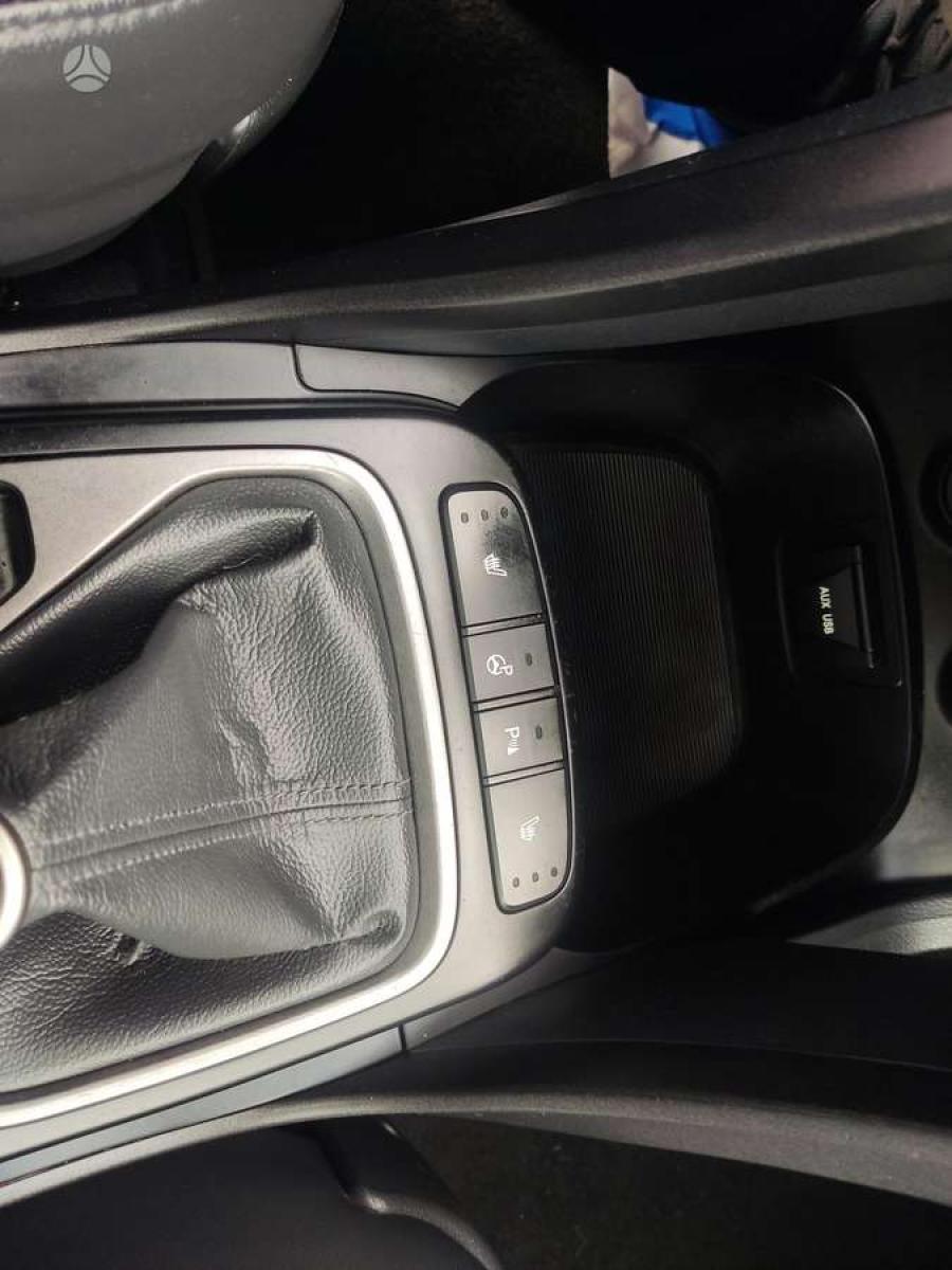 Grey Hyundai Santa Fe 2014 in Ukmerge, with an engine capacity of 2.20 L and mileage of 253 thousand km for 9000 €, photo 9 on AUTOMOTO.COM.LV
