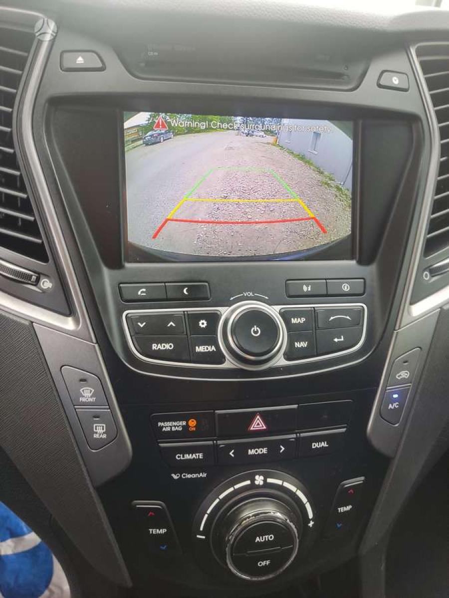 Grey Hyundai Santa Fe 2014 in Ukmerge, with an engine capacity of 2.20 L and mileage of 253 thousand km for 9000 €, photo 11 on AUTOMOTO.COM.LV