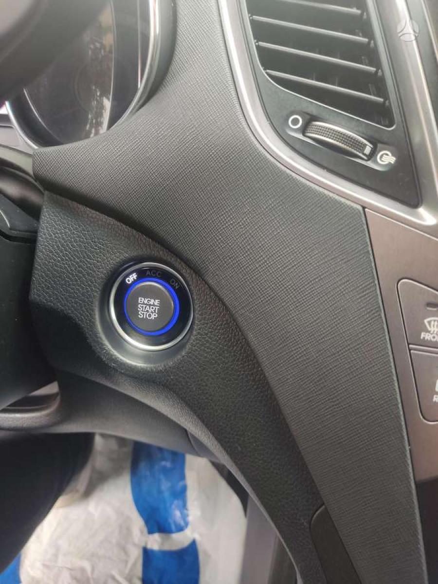 Grey Hyundai Santa Fe 2014 in Ukmerge, with an engine capacity of 2.20 L and mileage of 253 thousand km for 9000 €, photo 12 on AUTOMOTO.COM.LV