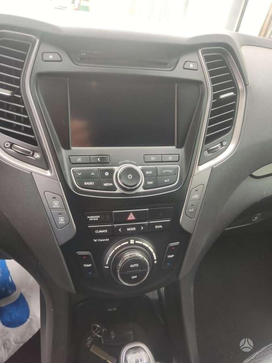 Grey Hyundai Santa Fe 2014 in Ukmerge, with an engine capacity of 2.20 L and mileage of 253 thousand km for 9000 €, photo 14 on AUTOMOTO.COM.LV