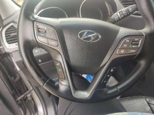 Grey Hyundai Santa Fe 2014 in Ukmerge, with an engine capacity of 2.20 L and mileage of 253 thousand km for 9000 €, photo 15 on AUTOMOTO.COM.LV