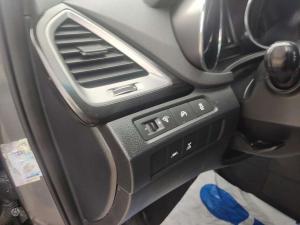 Grey Hyundai Santa Fe 2014 in Ukmerge, with an engine capacity of 2.20 L and mileage of 253 thousand km for 9000 €, photo 16 on AUTOMOTO.COM.LV