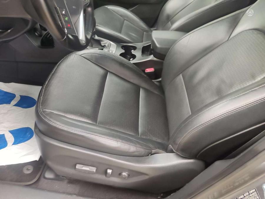 Grey Hyundai Santa Fe 2014 in Ukmerge, with an engine capacity of 2.20 L and mileage of 253 thousand km for 9000 €, photo 19 on AUTOMOTO.COM.LV