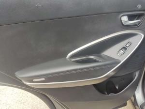 Grey Hyundai Santa Fe 2014 in Ukmerge, with an engine capacity of 2.20 L and mileage of 253 thousand km for 9000 €, photo 21 on AUTOMOTO.COM.LV